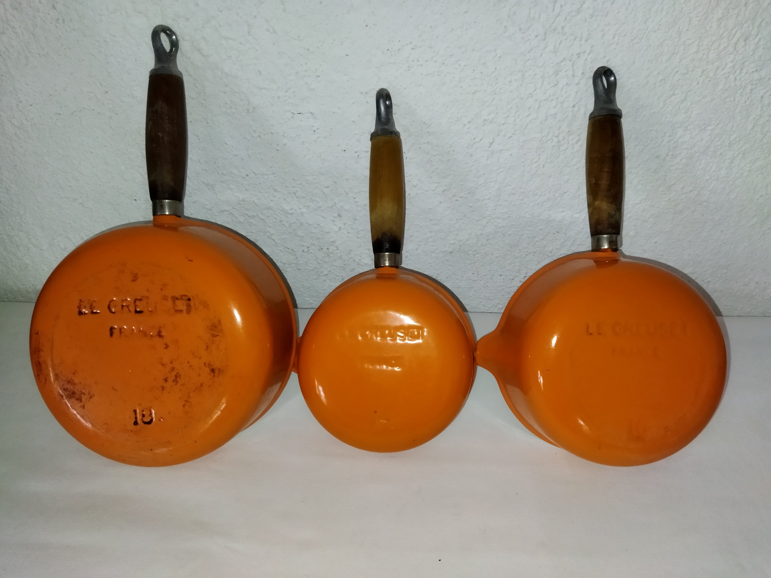 LE CREUSET 5 Old Professional Pans in Enamelled Cast Iron in Orange ...