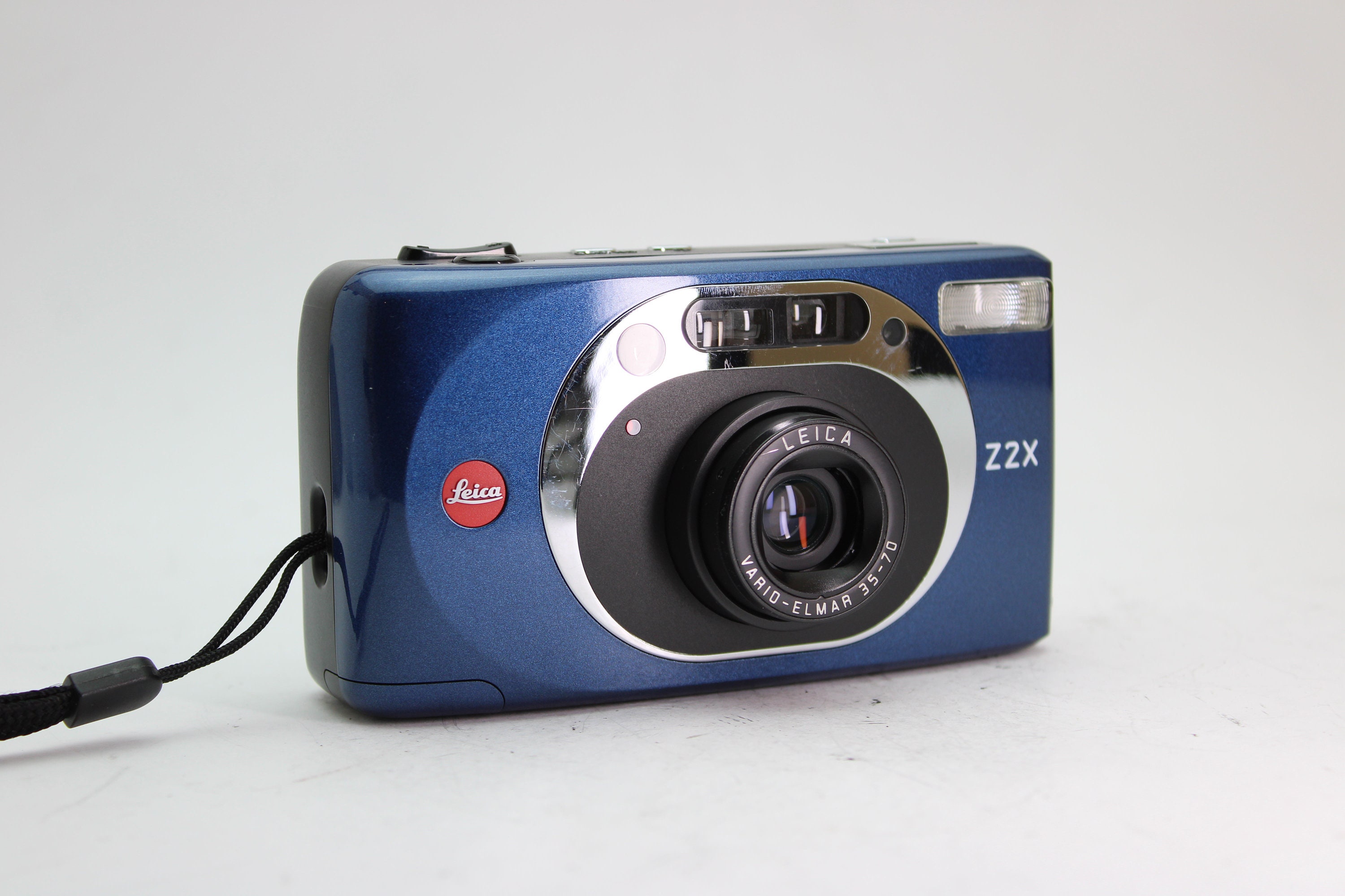 Leica point and shoot store