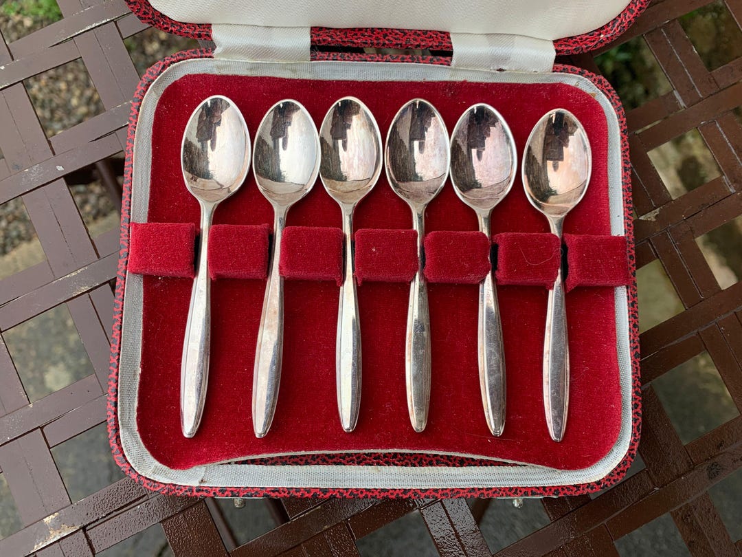 VINTAGE ENGLISH SPOONS Pretty Vintage Cased Set of Very Cute Petite ...