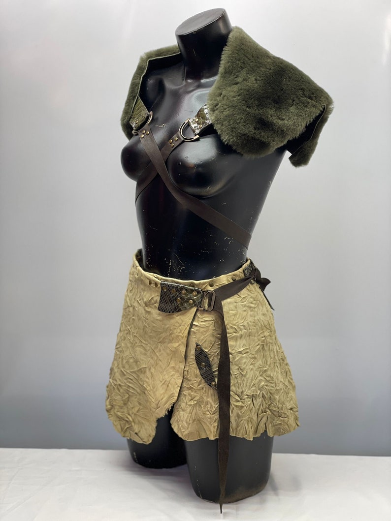 Viking Woman Costume, Warrior Woman Dress, Fox Fur and Brown Leather ...