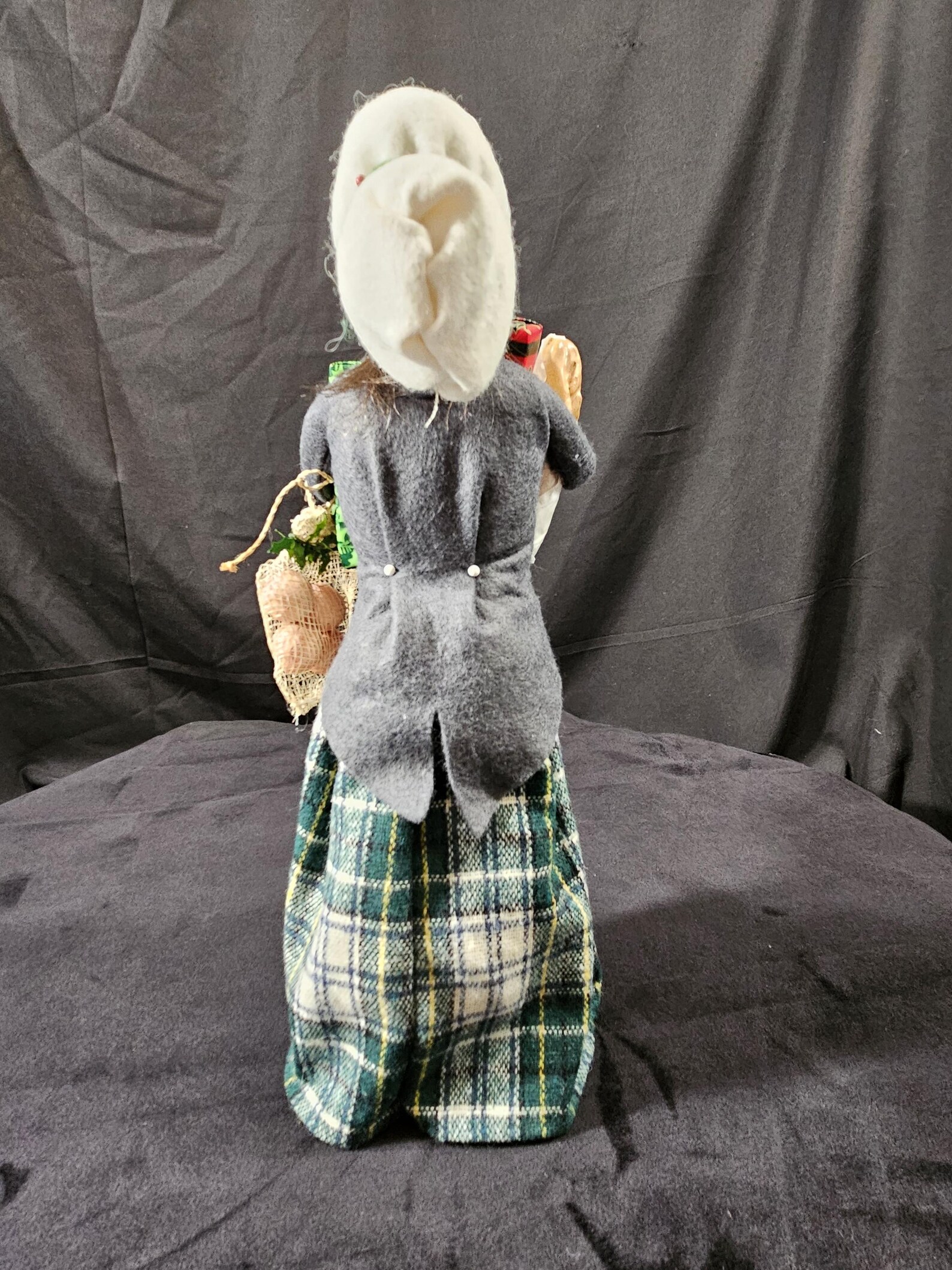 Vintage Byers Choice Limited Edition Caroler: 2000 "traditional Shopper ...