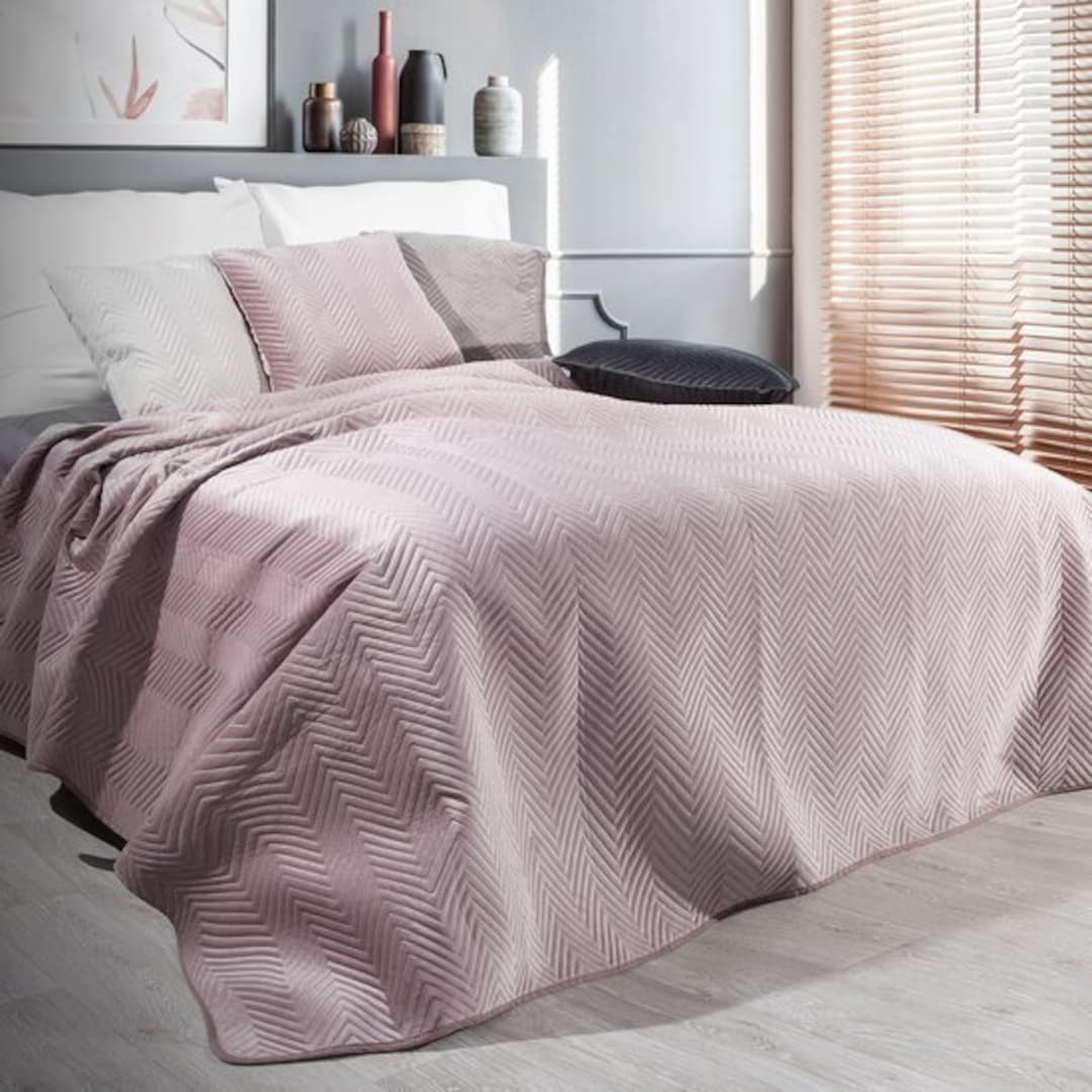 Pink Velvet Bedspread, Pink Luxury Bedspread UK, King Size Bedspread ...
