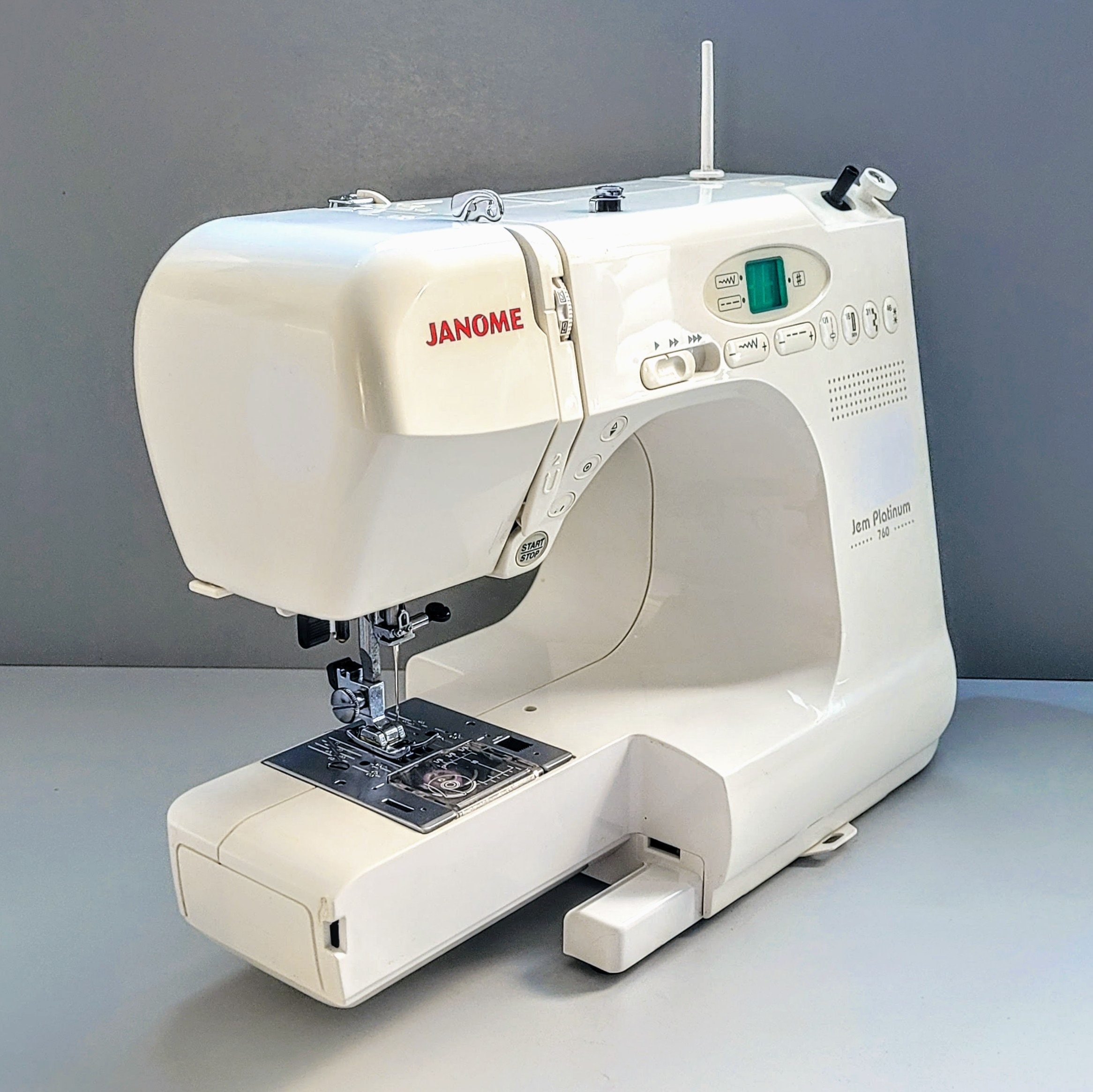 Janome Jem Platinum JP760 Ultra-portable Computerized Sewing Machine by ...