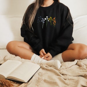 AROACE SWEATSHIRT, Subtle Aroace Shirt, Wildflower Sweatshirt ...
