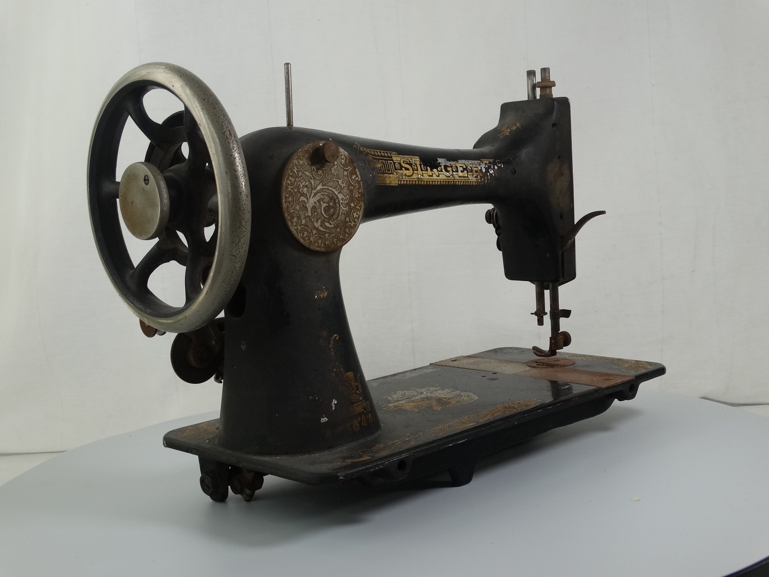 Vintage 1906 Singer Sewing Machine Class:39 Engraved Metal and Gold ...