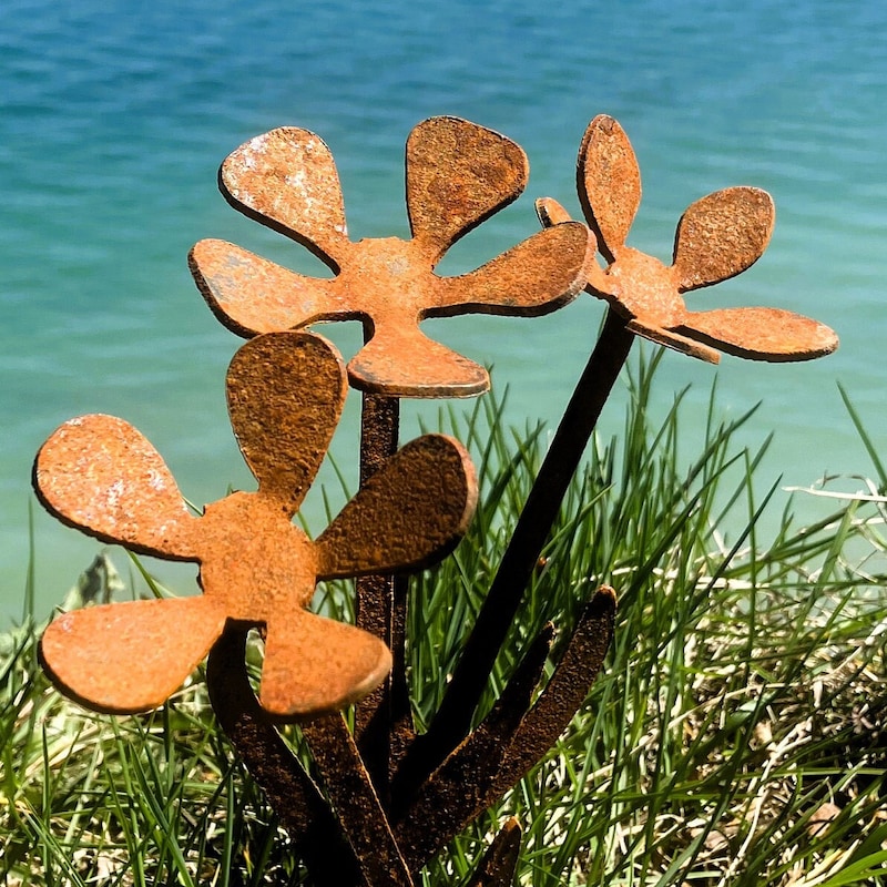 Metal Garden Flowers - Etsy
