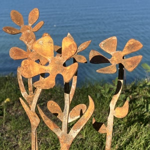 Rustic Metal Flowers - Set of 5 - Handmade Garden Art Sculpture - Etsy