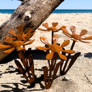 Rustic Metal Garden Flowers - Handmade Outdoor Sculpture Set of 5 - Etsy