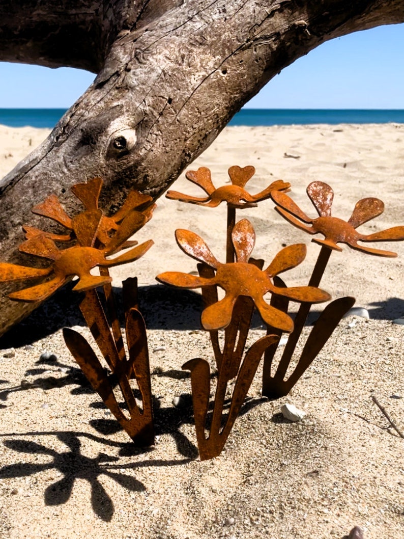 Rustic Metal Garden Flowers - Handmade Outdoor Sculpture Set of 5 - Etsy