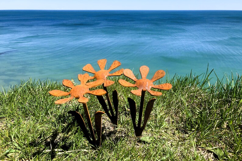 Rustic Metal Garden Flowers - Set of 3 - Unique Handmade Outdoor Garden ...