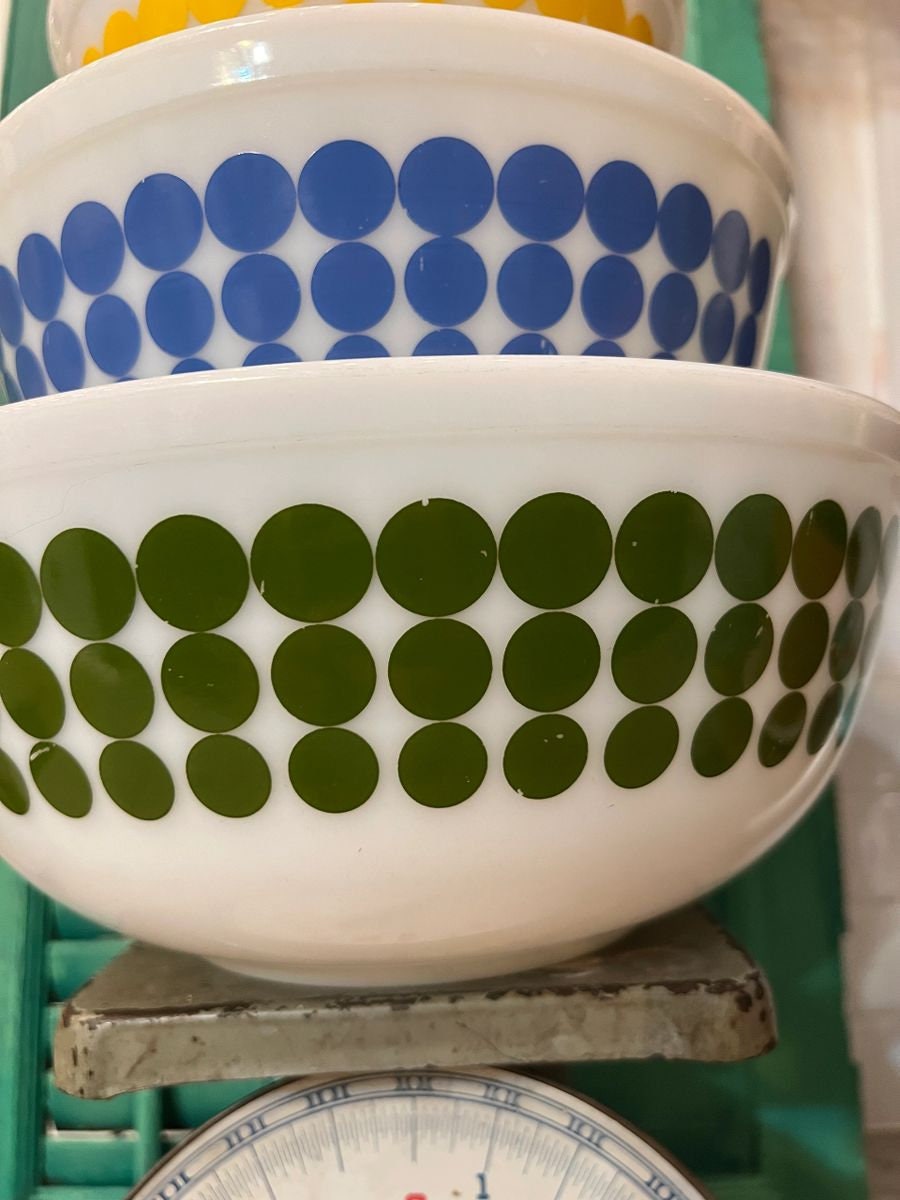 Pyrex Dots Mixing Bowl Set HTF - Etsy