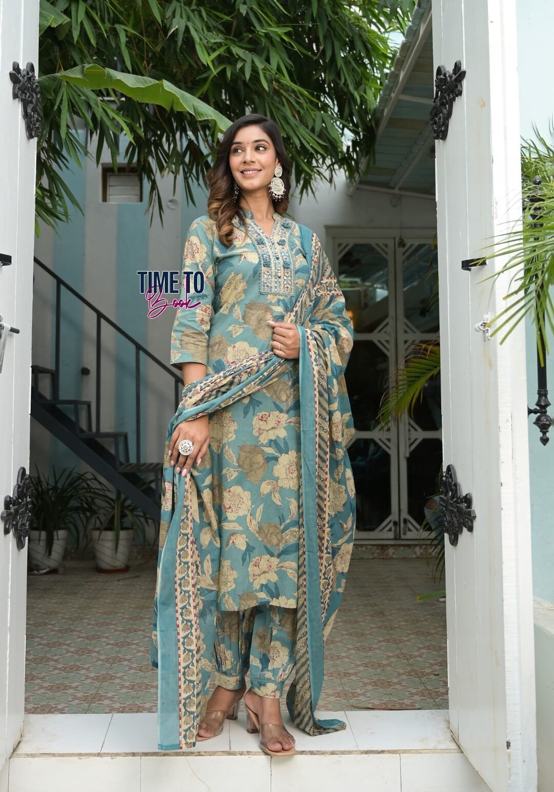 Beautiful 3pcs Suit Intricate Hand Embroidery & Jari Waving Paired With ...