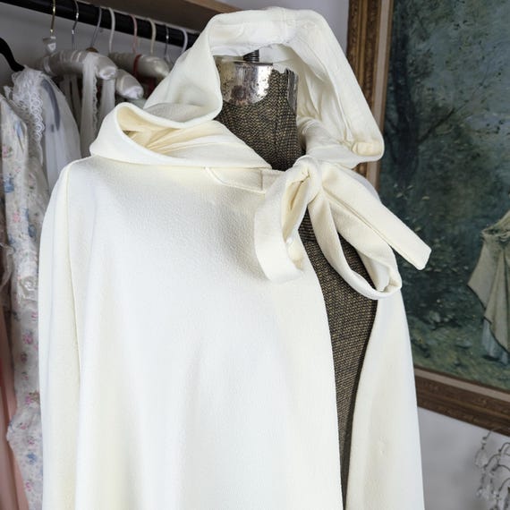 Vintage Cream Cape from the 1970s - Gem