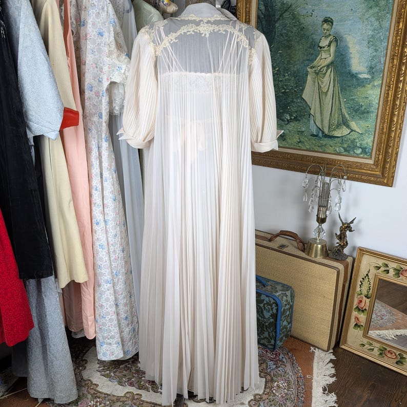 Vintage Blush Pink Peignoir Set From the 1940s and 50s by Saab and ...