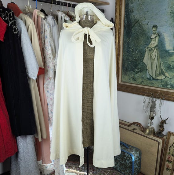 Vintage Cream Cape from the 1970s - Gem