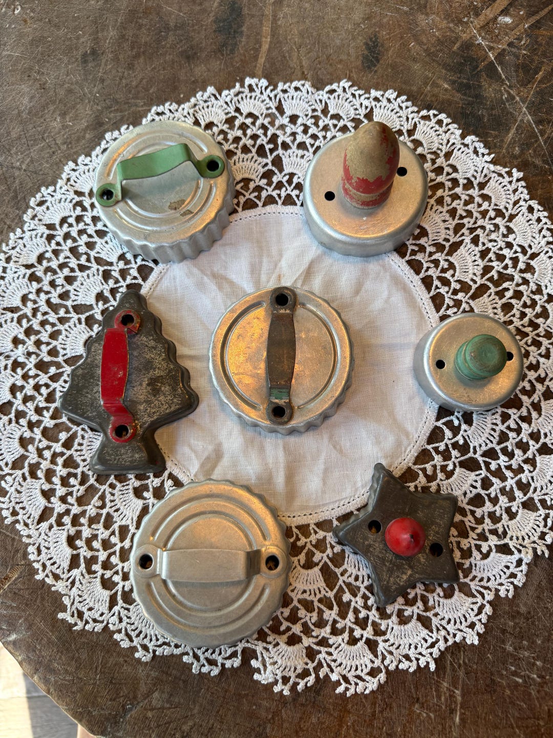 Vintage Cookie Cutters, Biscuit/donut Cutters, Aluminum, Green and Red ...