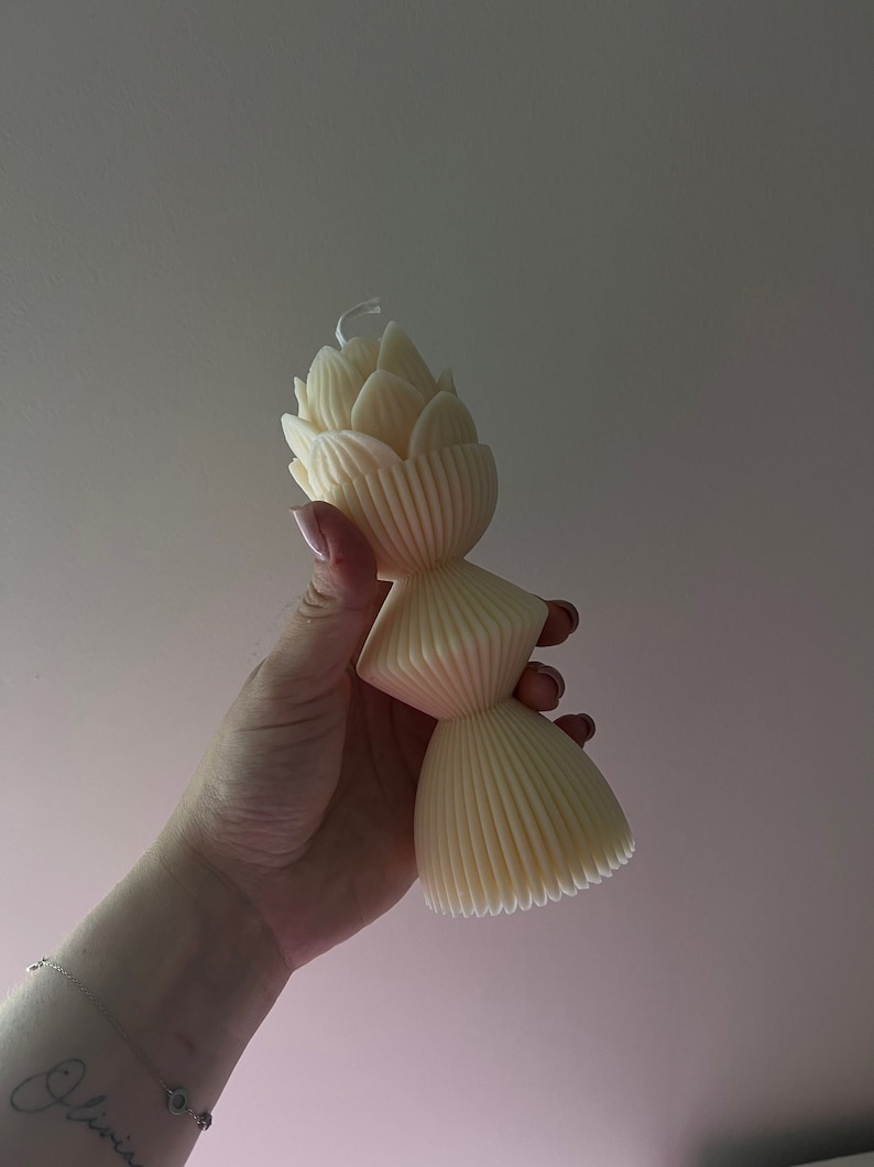 Elegant Lotus Pillar Candle – Perfect Home Decor Accent - Relaxing ...