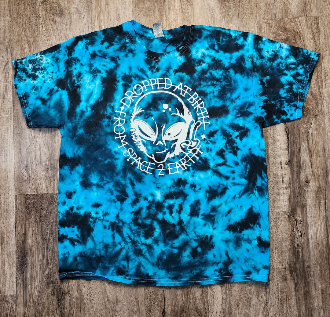 Alien Tie Dye T-shirt, Glow in the Dark, Made to Order - Etsy