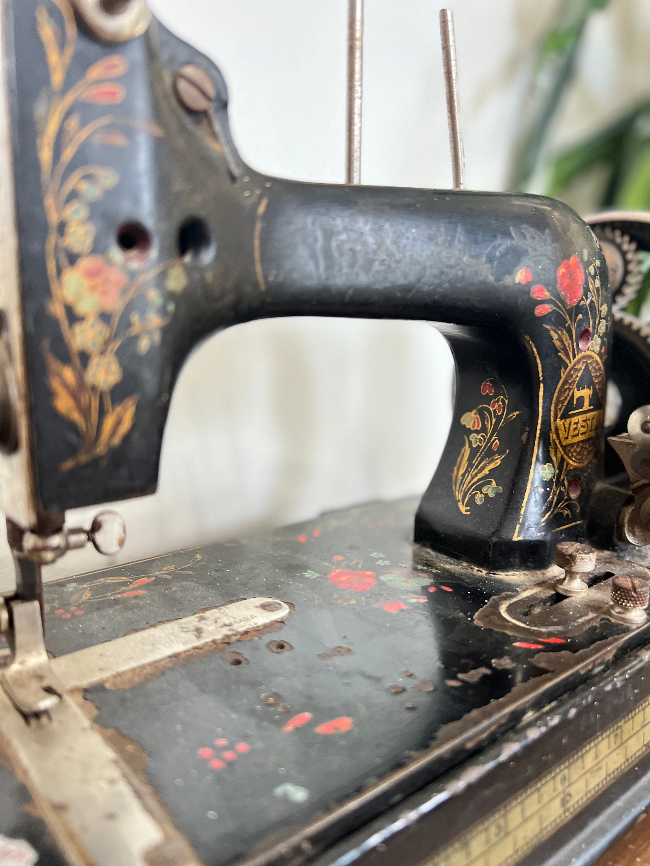 Antique 1920s Vesta Saxonia Sewing Machine: Floral Hand Painted Decor ...