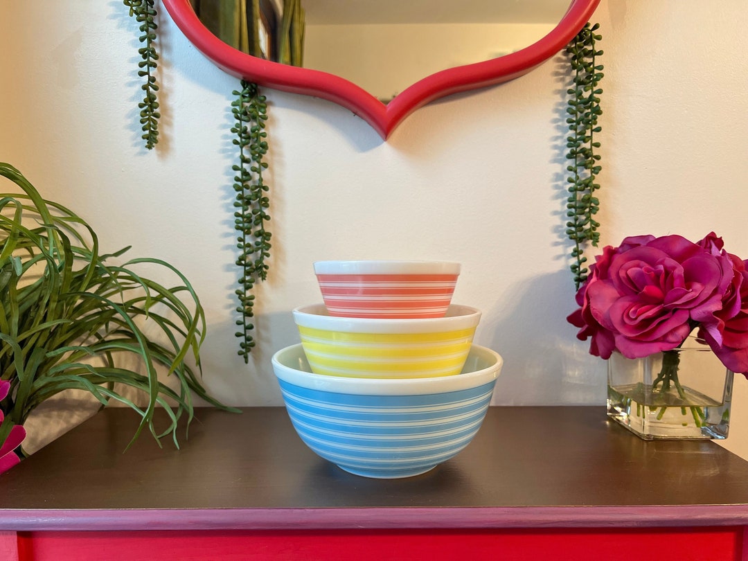 Vintage Pyrex Rainbow Stripes Mixing Bowl Set | Striped Pyrex Bowls ...