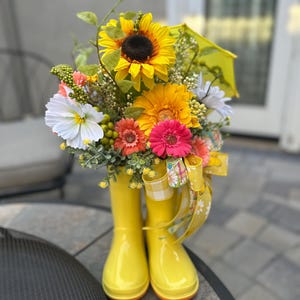 Summer Floral Centerpiece, Summer Rainboots Centerpiece, Table ...