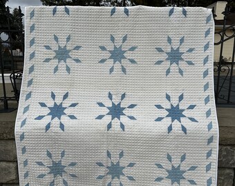Blue and White Snowflake Quilt. From Missouri. 84 X 70. - Etsy