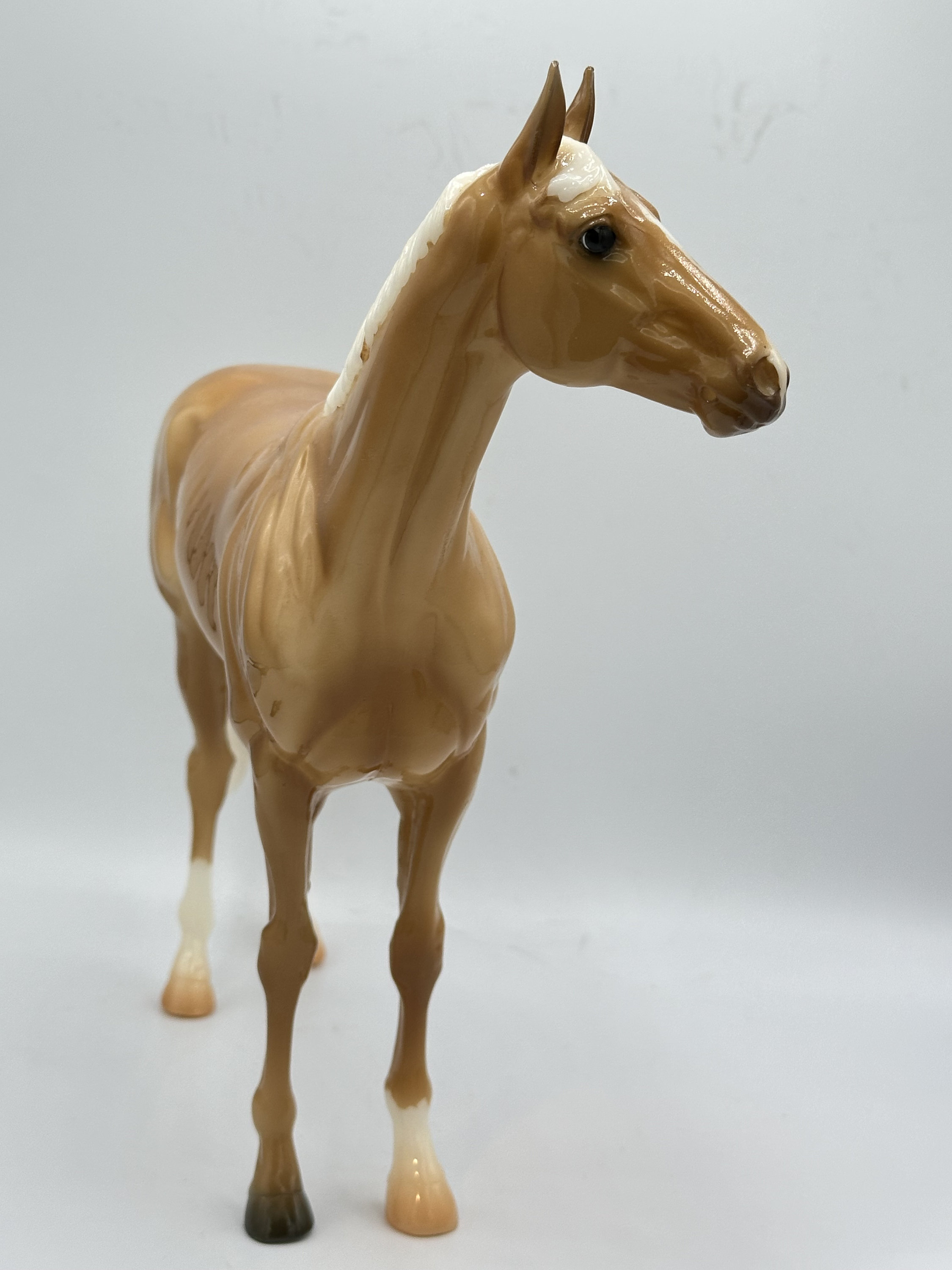 Breyer 2022 Collector's Club Chadwick Glossy Palomino Thoroughbred ...