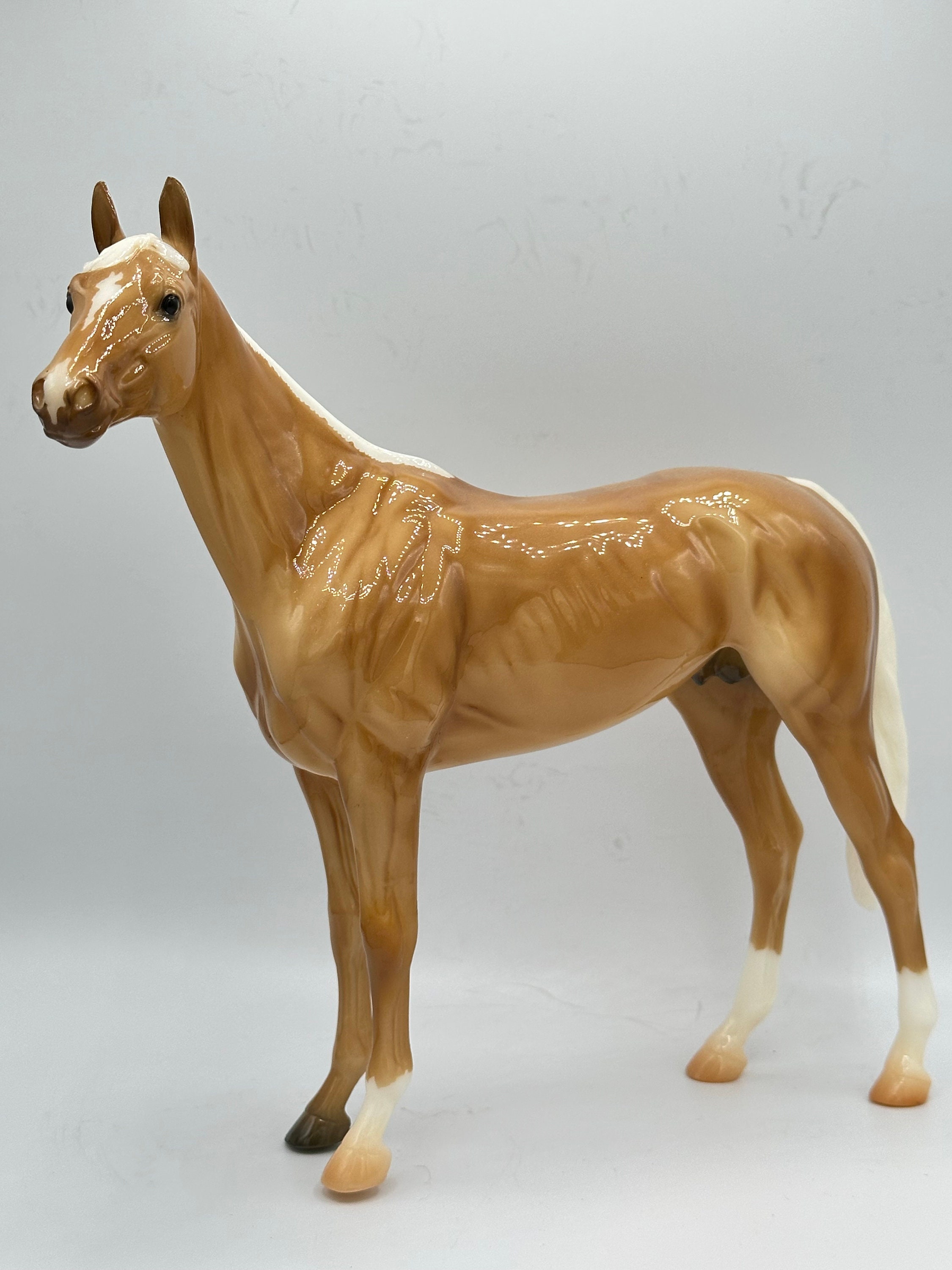Breyer 2022 Collector's Club Chadwick Glossy Palomino Thoroughbred ...
