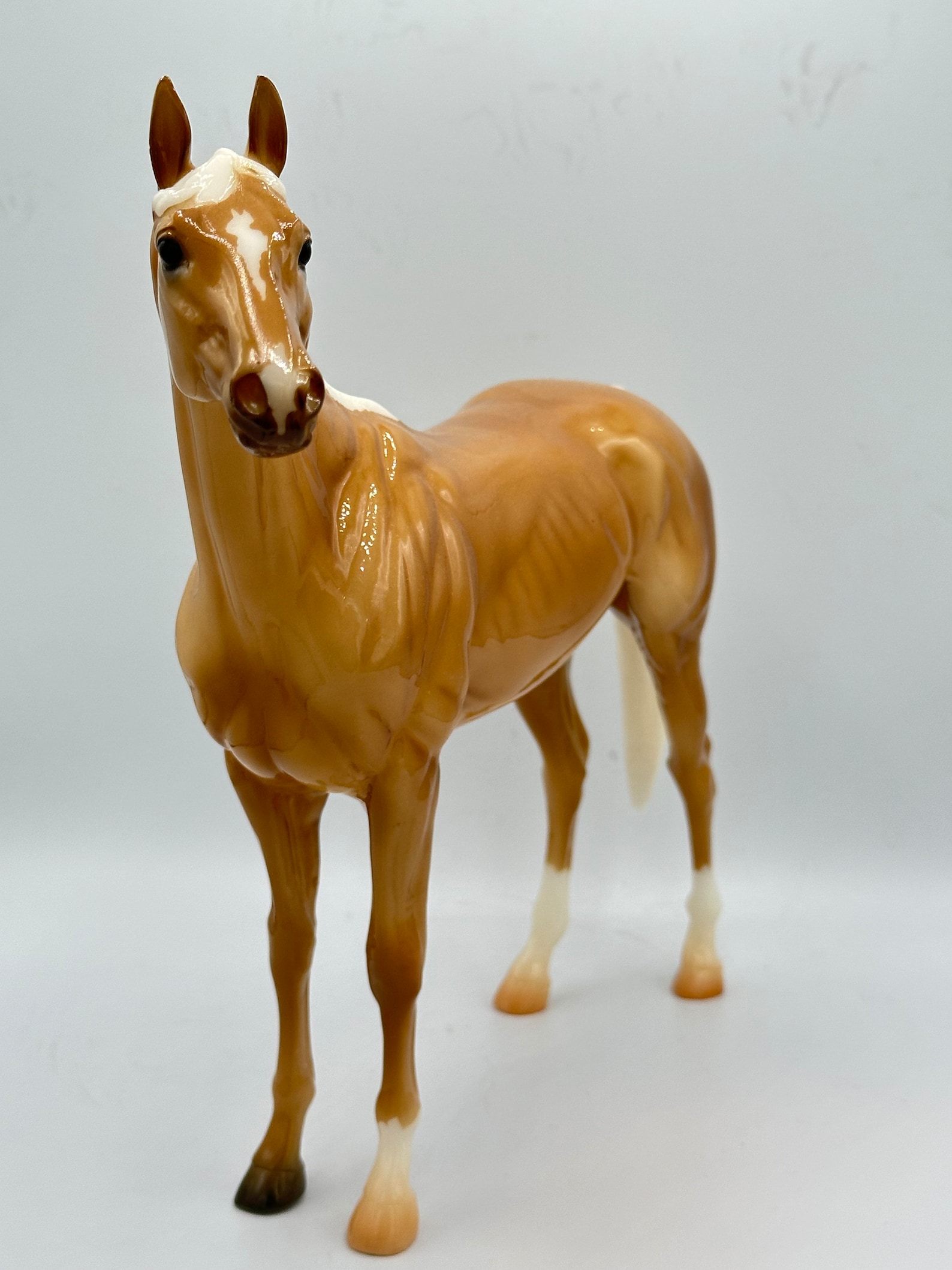 Breyer 2022 Collector's Club Chadwick Glossy Palomino Thoroughbred ...