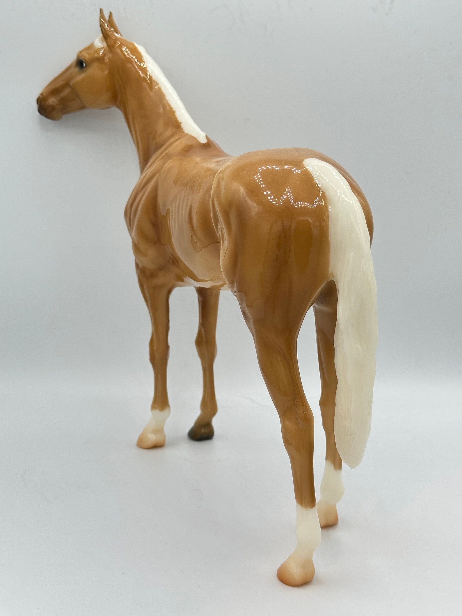 Breyer 2022 Collector's Club Chadwick Glossy Palomino Thoroughbred ...