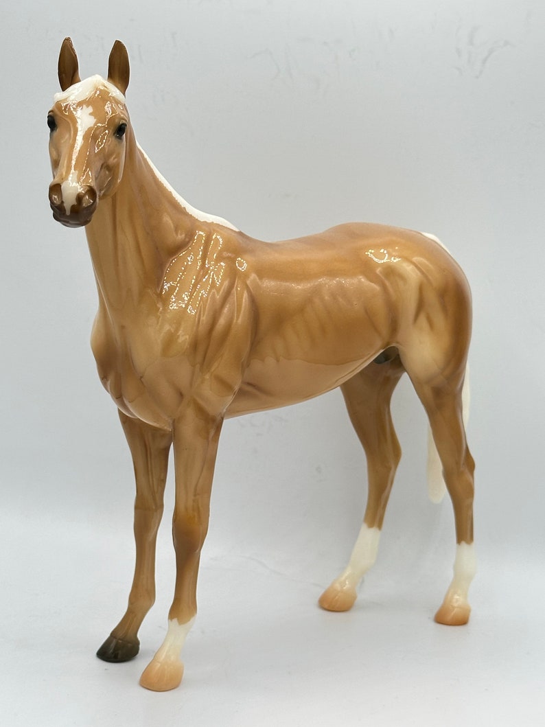 Breyer 2022 Collector's Club Chadwick Glossy Palomino Thoroughbred ...