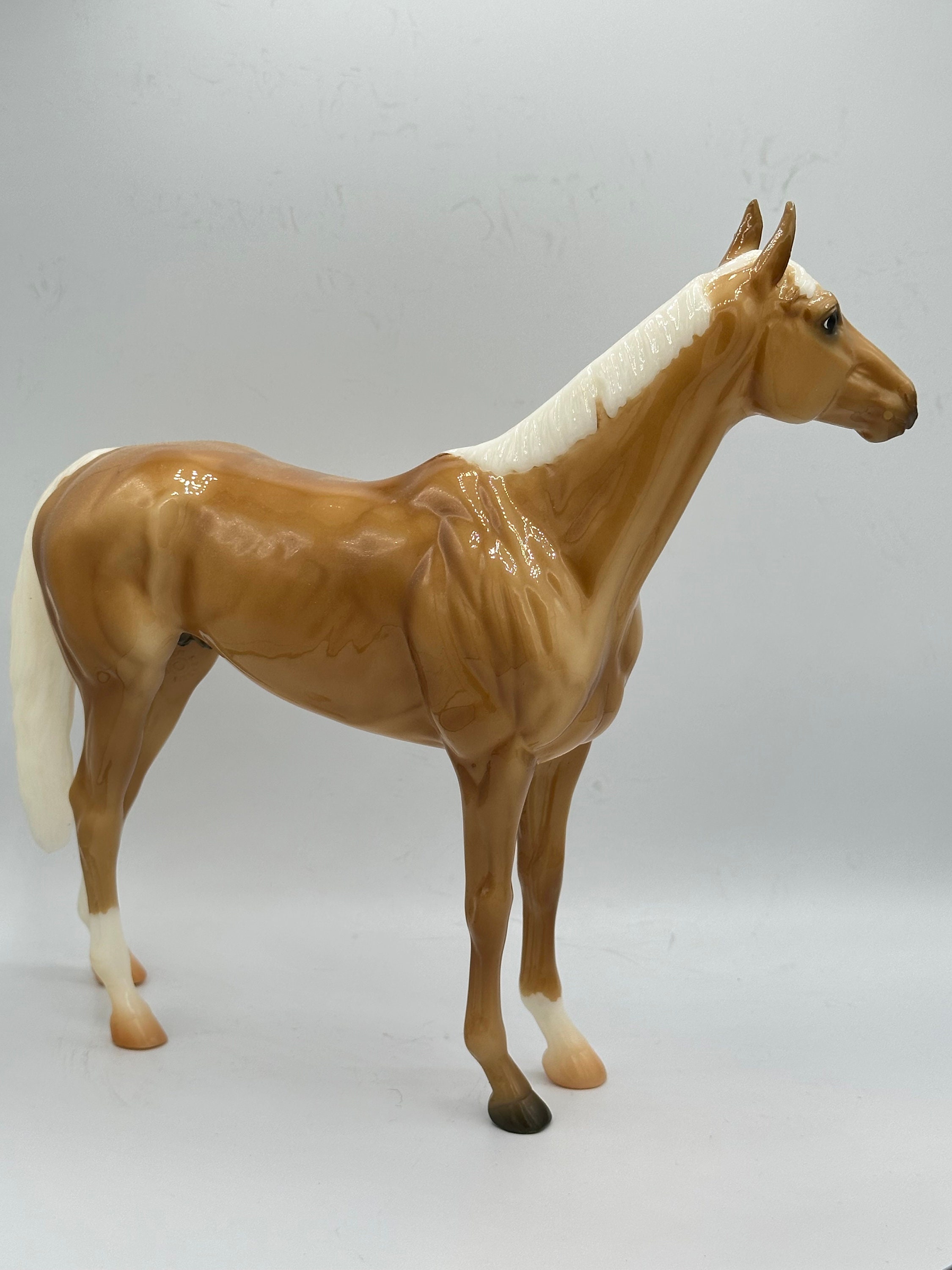 Breyer 2022 Collector's Club Chadwick Glossy Palomino Thoroughbred ...