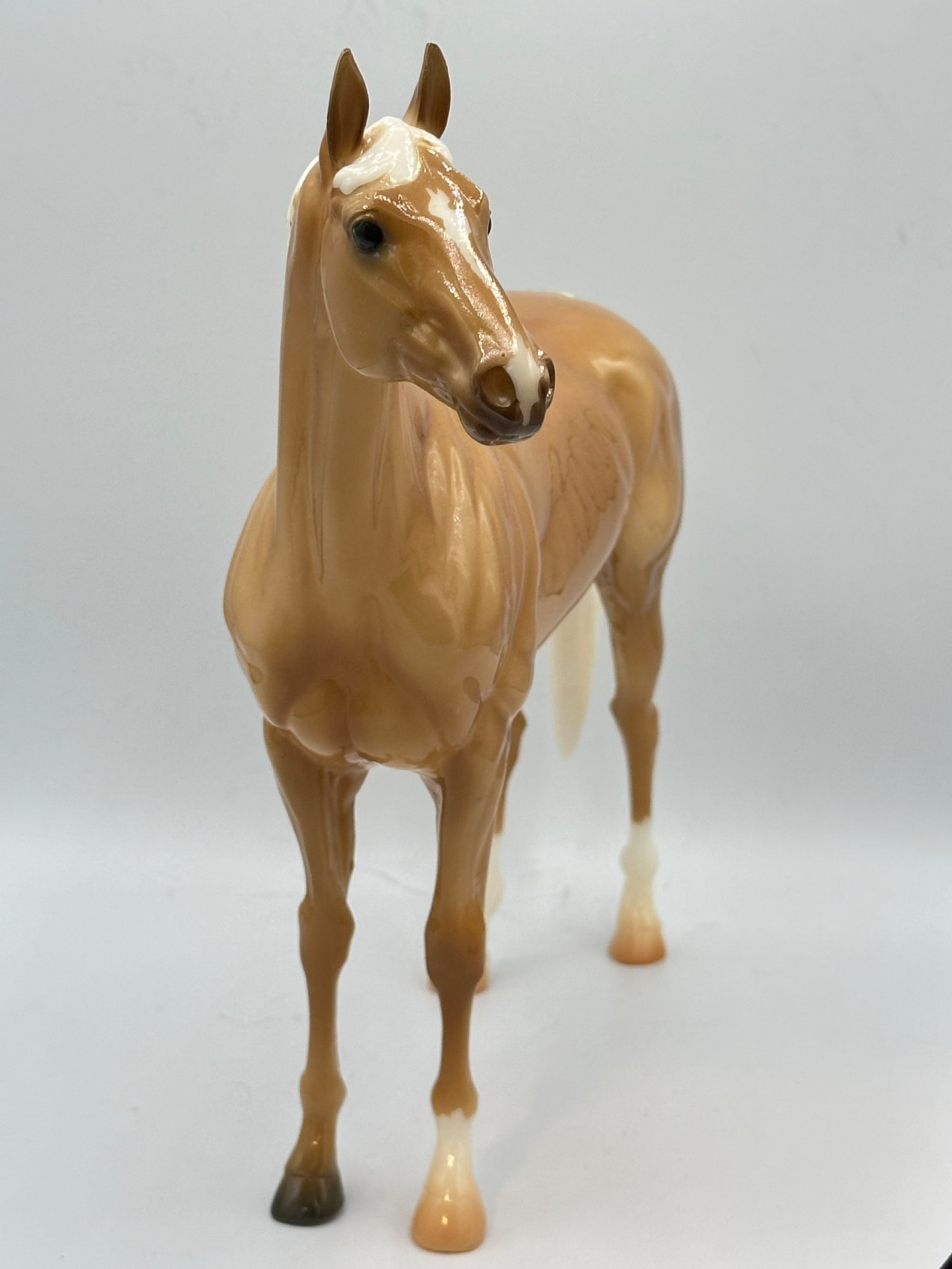 Breyer 2022 Collector's Club Chadwick Glossy Palomino Thoroughbred ...