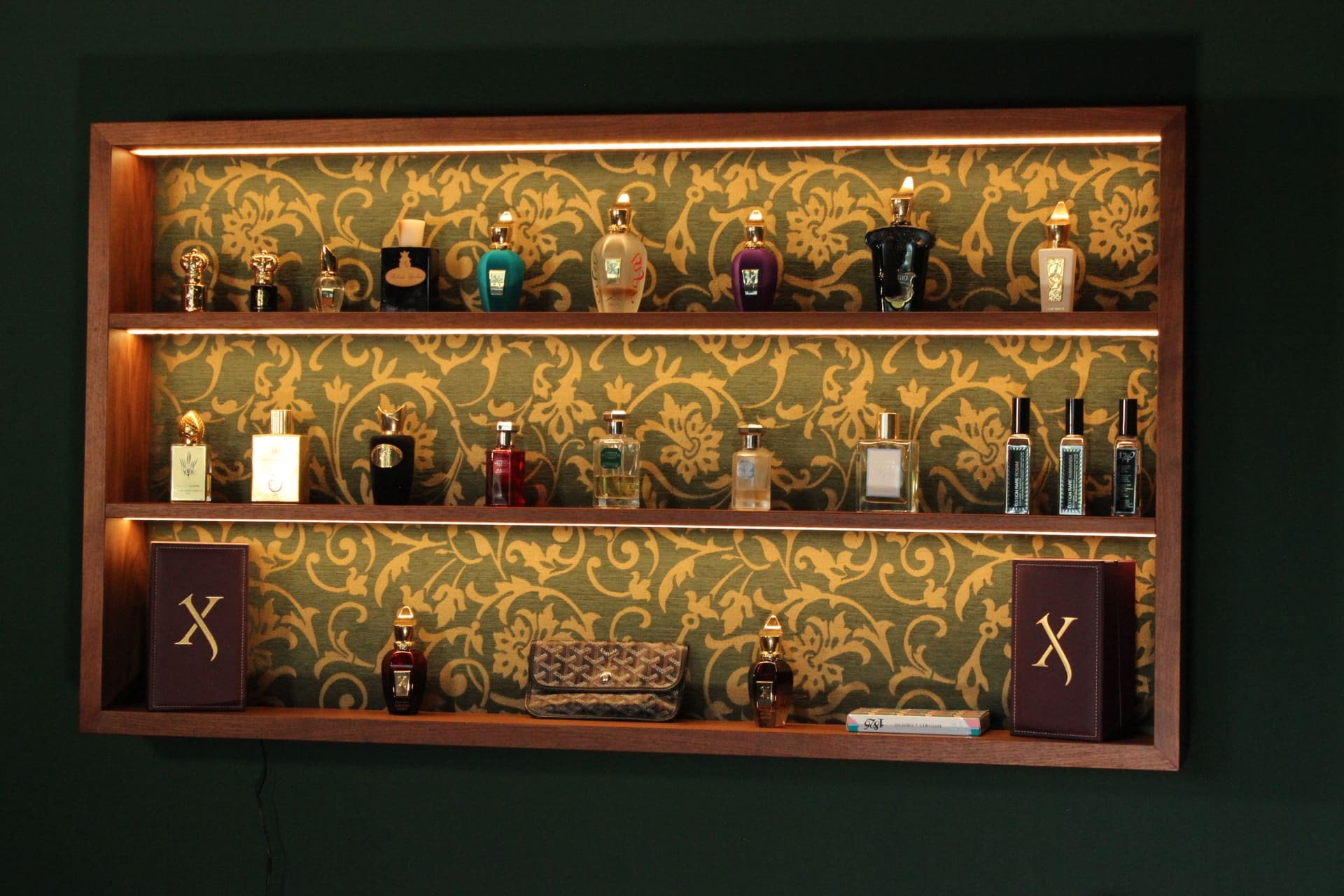 Individual Luxury Perfume Rack, Storage Rack for Decorative Items, as a ...