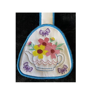 ITH Towel Topper Embroidery Design. Completed Project Sizes: 3.9"x3.8 ...