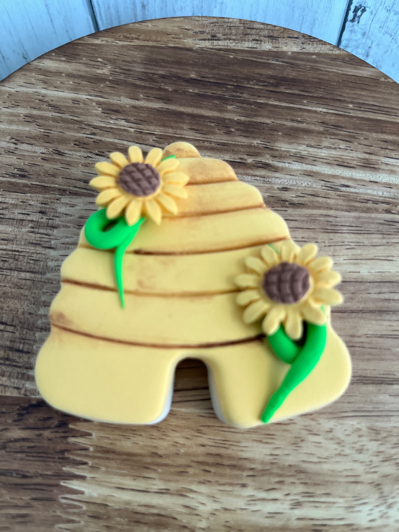Fake Bee Hive Sugar Cookies, Faux Bee Hive Sugar Cookies, Fake Cookies ...