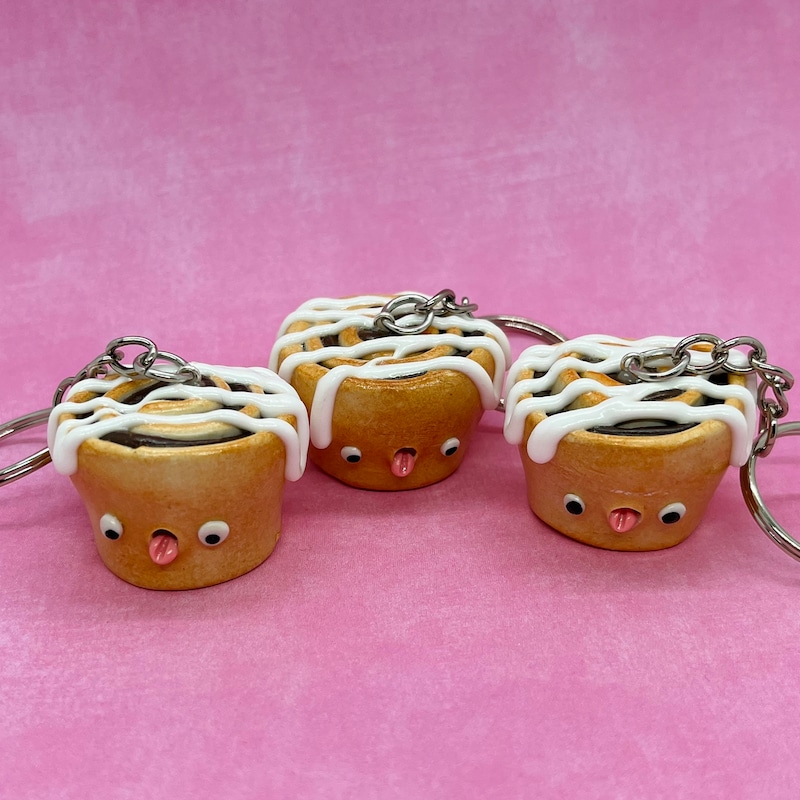 Cinnamon Roll Keychain - Etsy