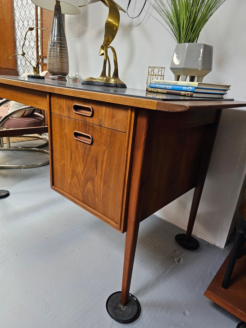 Founders Vintage MCM Desk by Jack Cartwright Walnut and Slate 1960s ...
