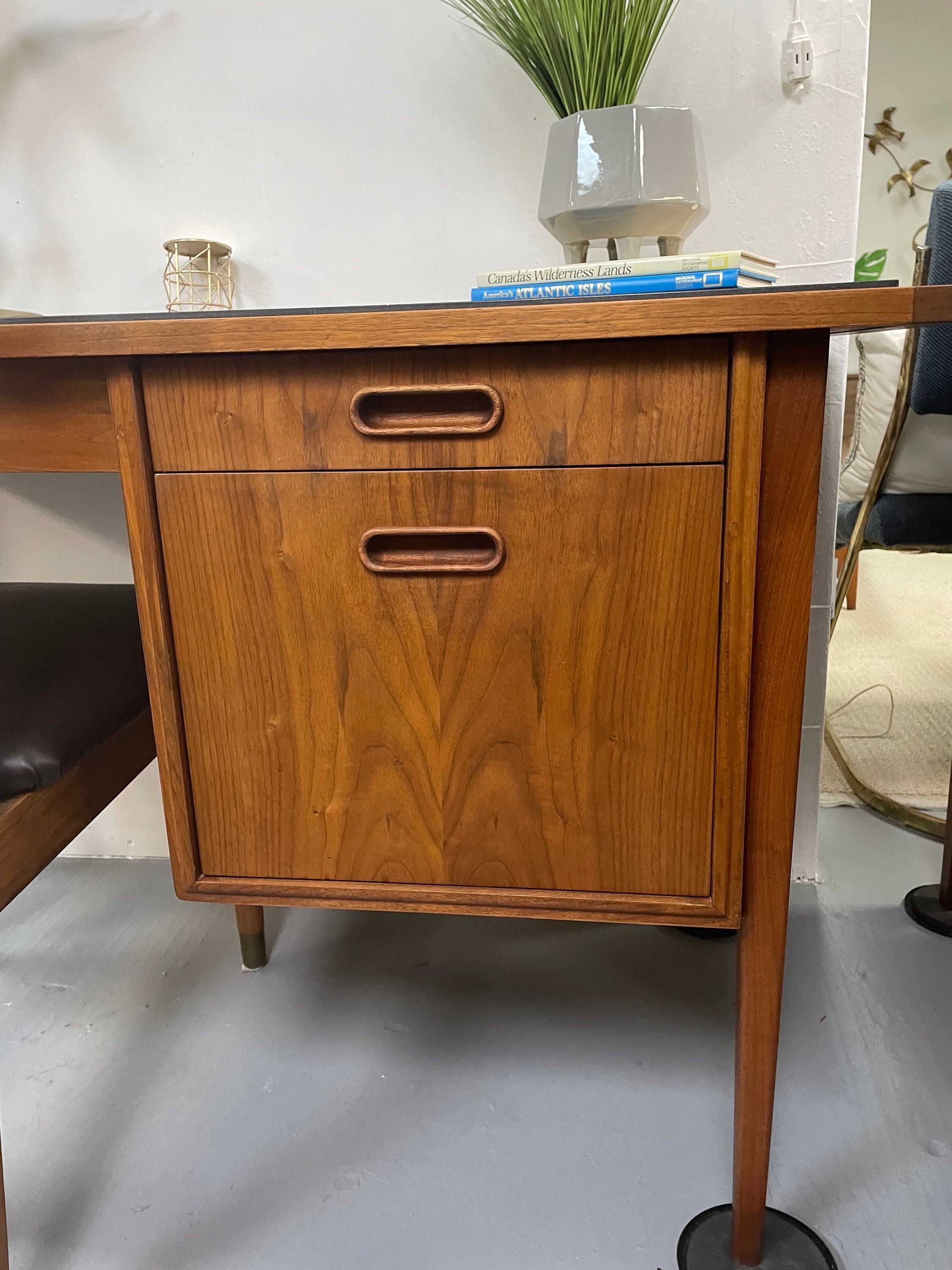 Founders Vintage MCM Desk by Jack Cartwright Walnut and Slate 1960s ...