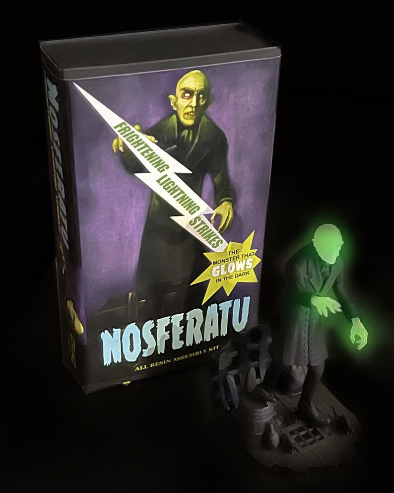 Monolith Toys 4.5 Nosferatu Black/glow Colored Model Kit Aurora Style ...