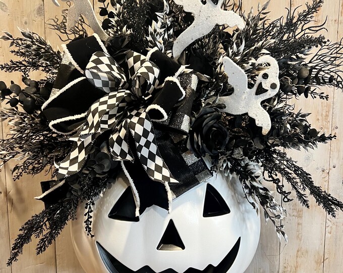 Skeleton Head Arrangement, Skeleton Centerpiece, Halloween Centerpiece ...