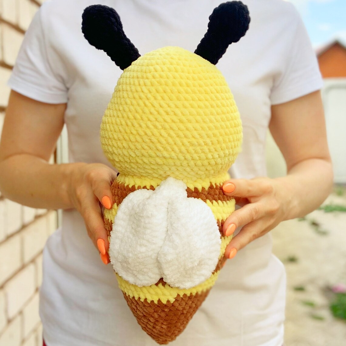 Crochet Bee Plush Pattern PDF - Plushie Amigurumi Pillow - Etsy