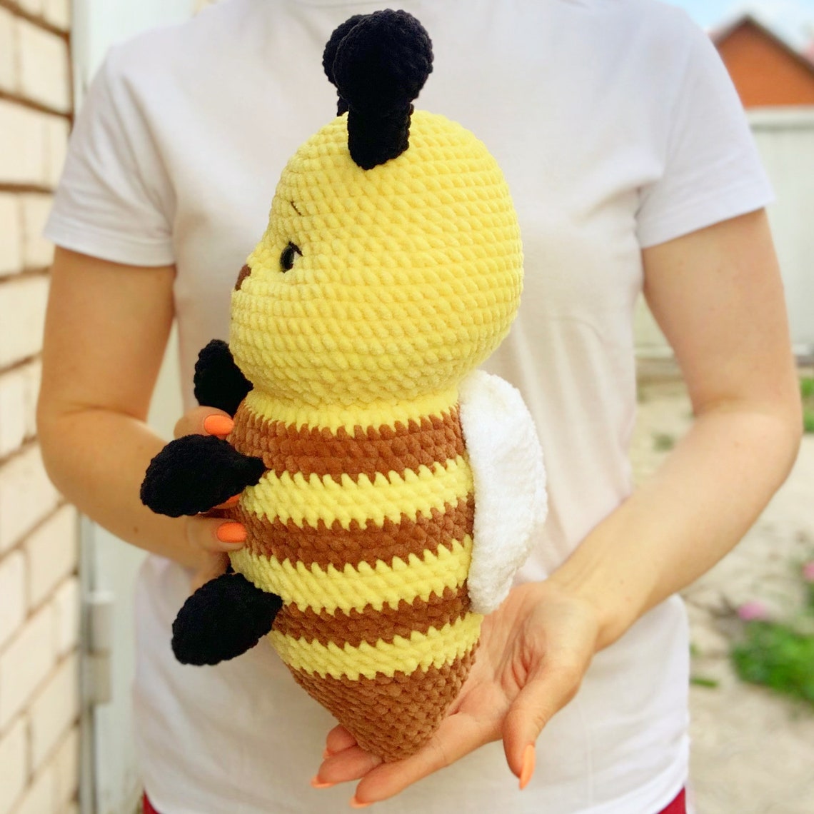 Crochet Bee Plush Pattern PDF - Plushie Amigurumi Pillow - Etsy