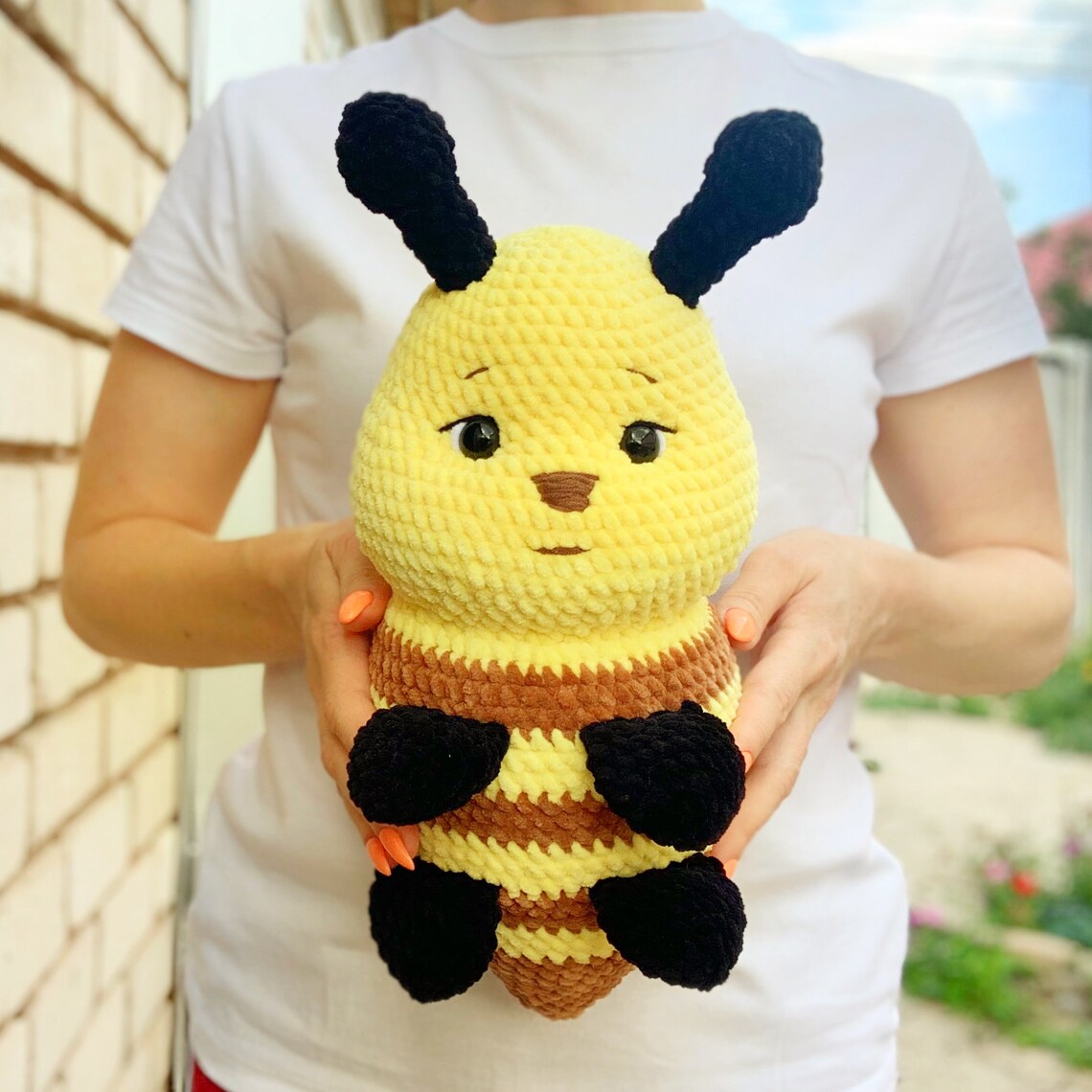 Crochet Bee Plush Pattern PDF - Plushie Amigurumi Pillow - Etsy