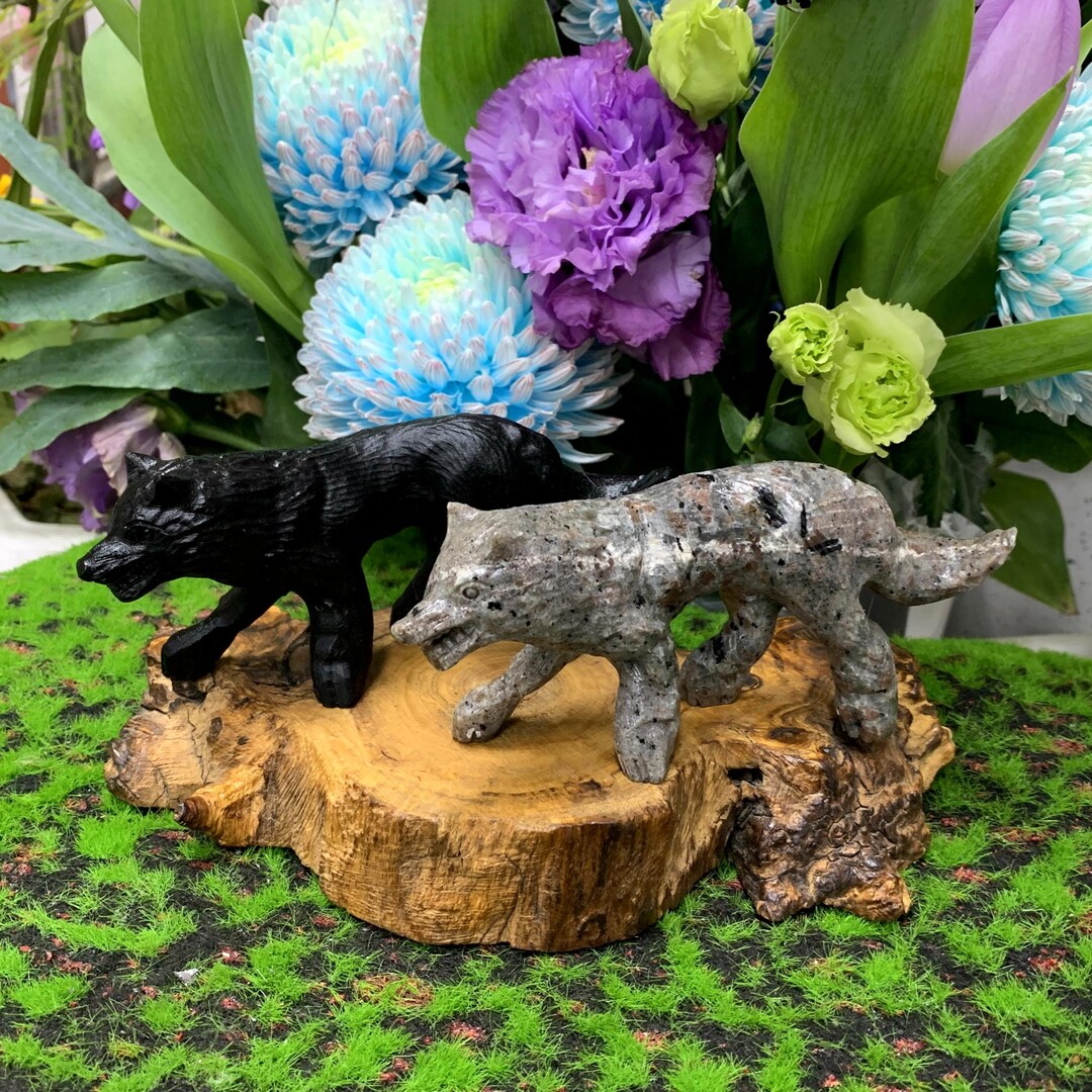 5.4" Natural Yooperlite Wolf,quartz Wolf,crystal Wolf,wolf Sculpture ...