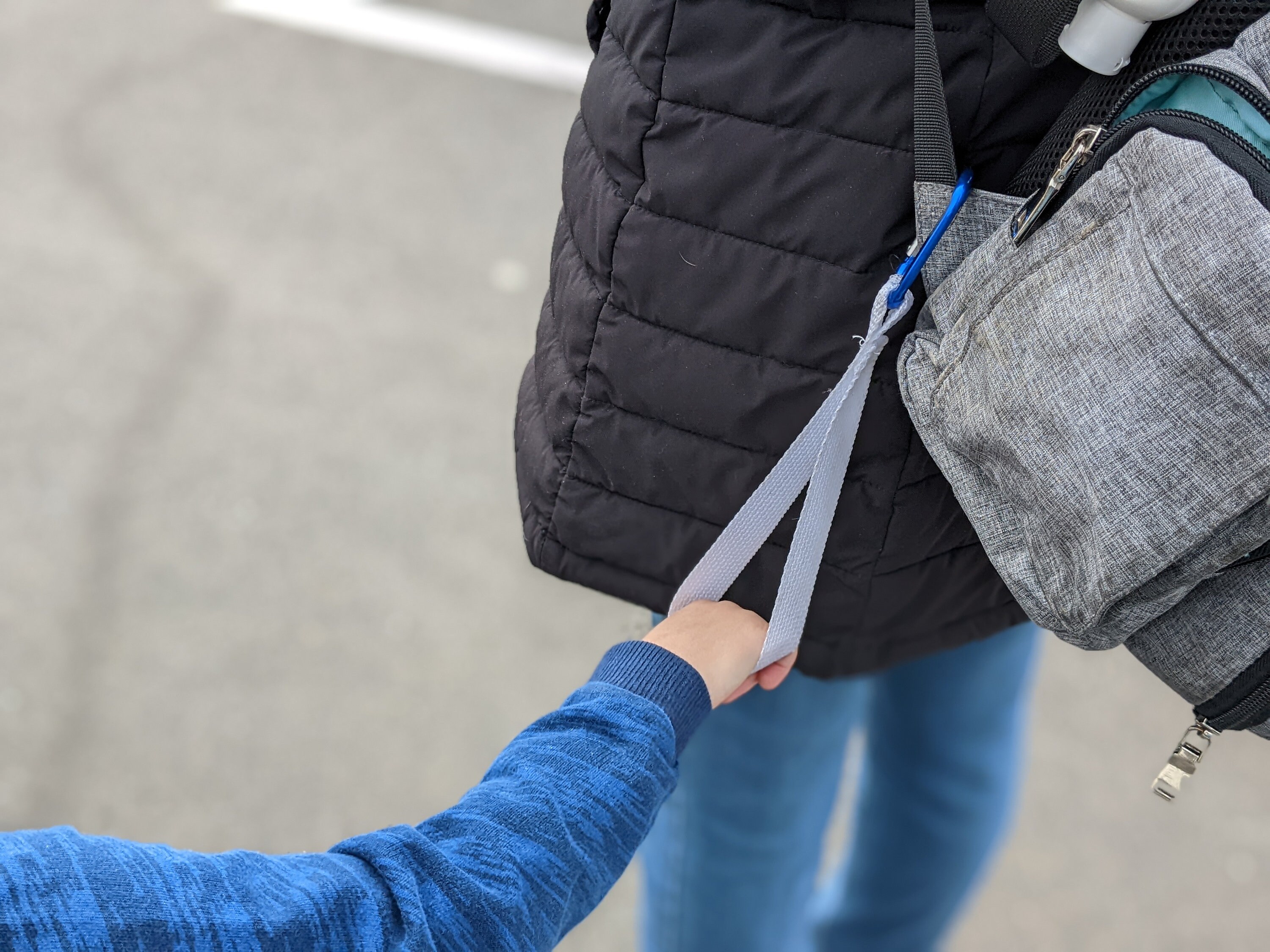 Toddler Hands Free Safety Device Wrist Strap Parking Lot Safety Travel ...