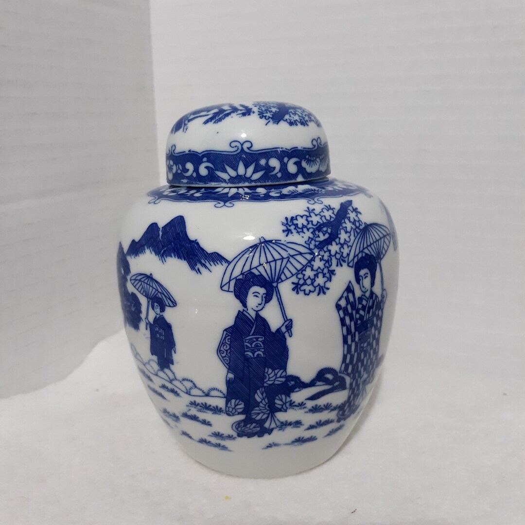 GEISHA GINGER JAR Blue and White Japan 5"x4" - Etsy