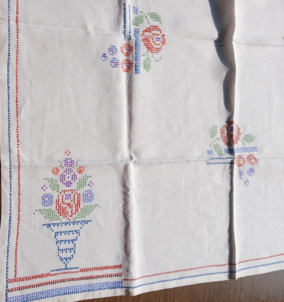 Vintage Flower Embroidered Linen Tablecloth and Napkins - Etsy