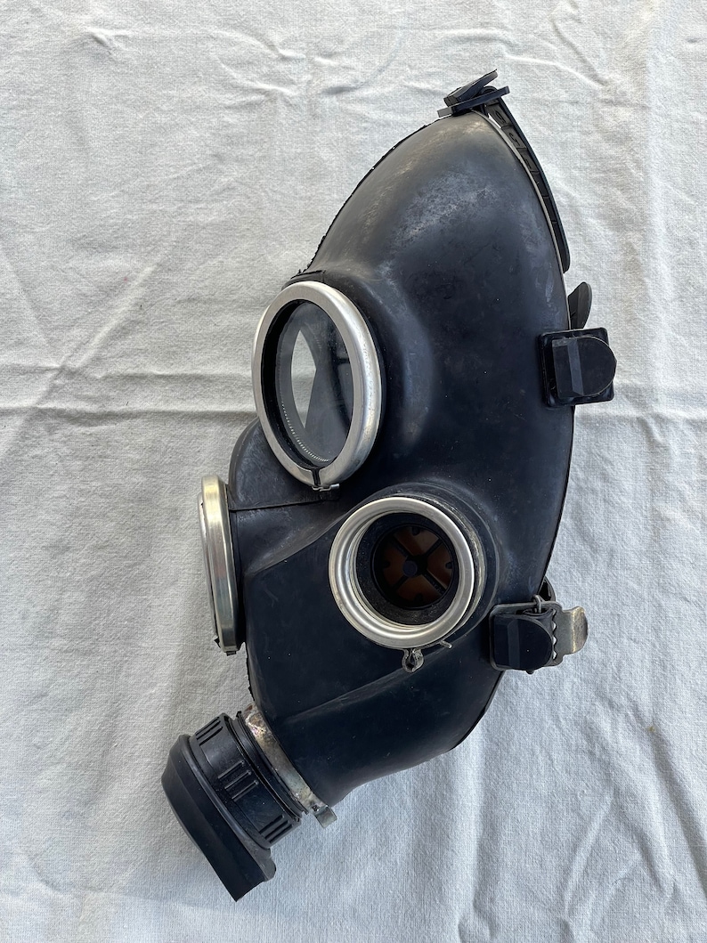 GP-7 Gas Mask Set With Filter. Soviet Era Chernobyl Masks, Vintage Gas ...