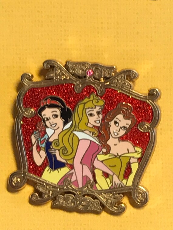 Disney Trading Pin - Princesses in Picture Frame - Sn… - Gem